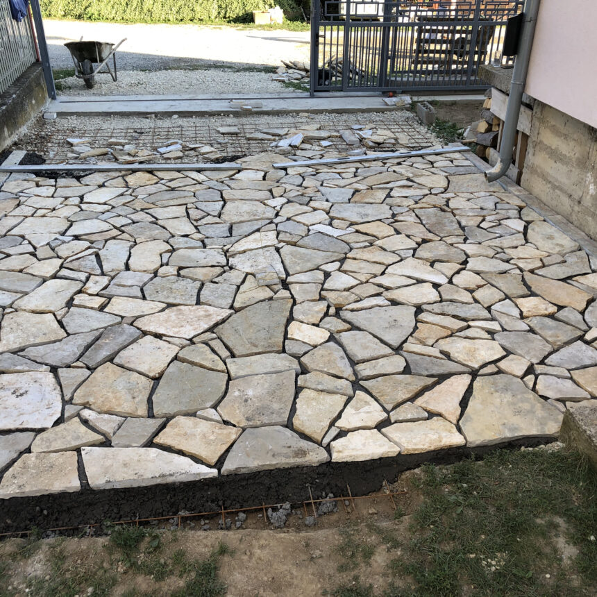 Struganik Lomljeni kamen - MV Stone